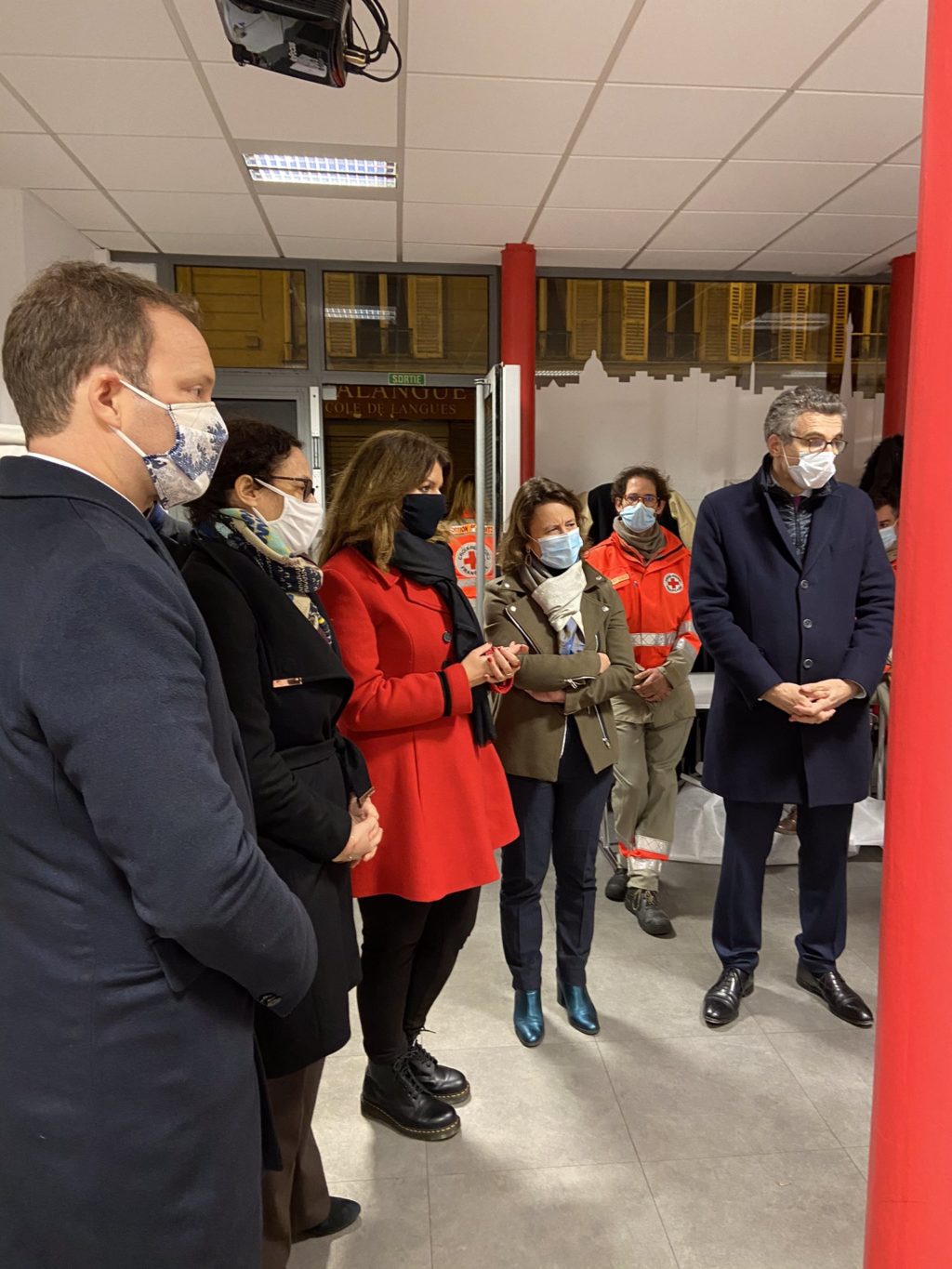 Echange avec les bénévoles de La Croix-Rouge dans le 9e arrondissement ...